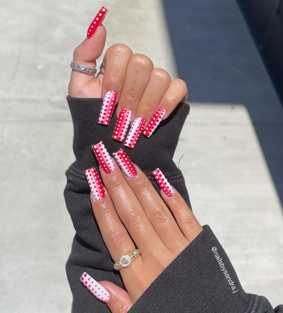 21 Striking Cyber Dot Nails For Your Inspiration