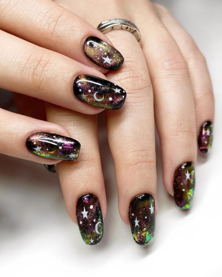 36 Out-of-This-World Galaxy Nails for You to Try