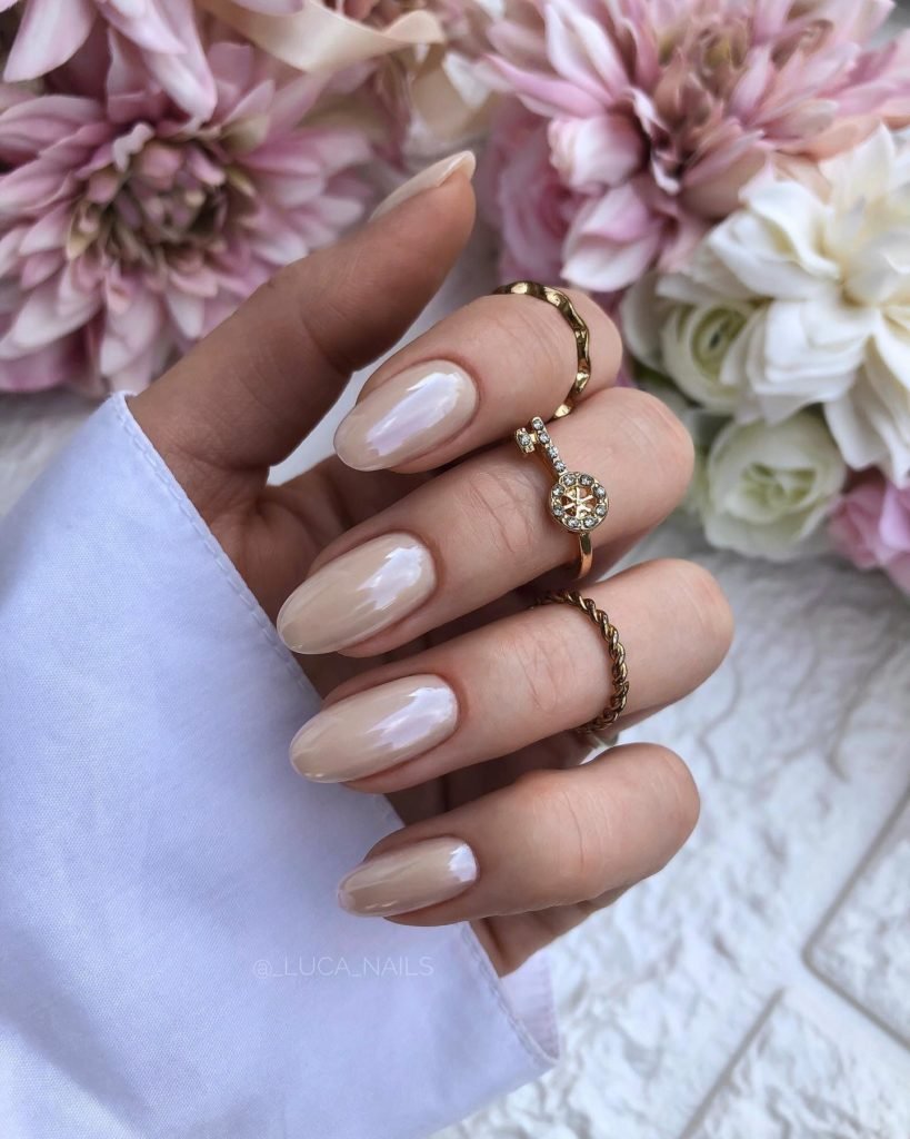 20 Amazing Vanilla Chrome Nails (+ Pics for Inspo)