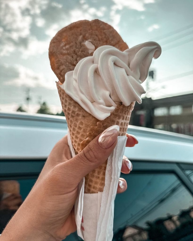 20 Amazing Vanilla Chrome Nails (+ Pics for Inspo)
