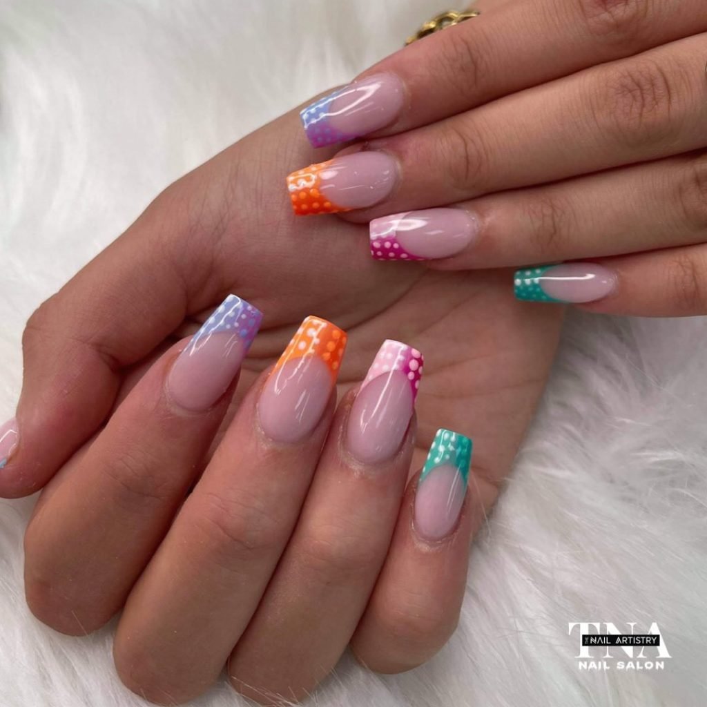 21 Striking Cyber Dot Nails For Your Inspiration