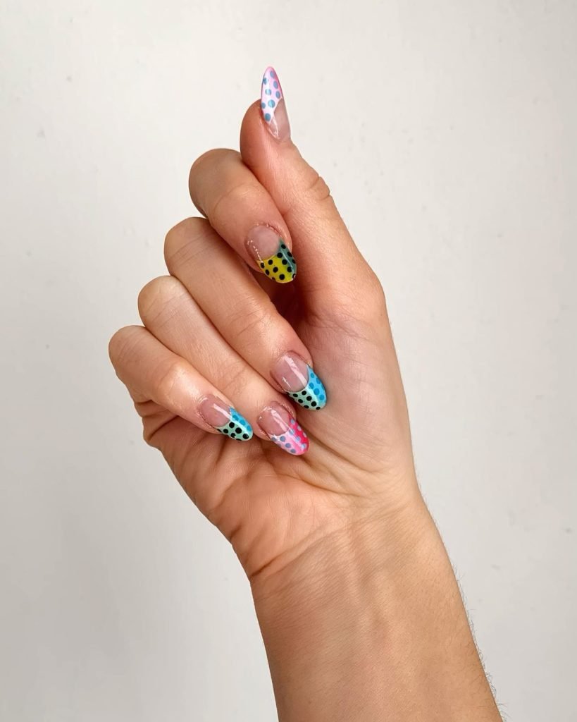 21 Striking Cyber Dot Nails For Your Inspiration