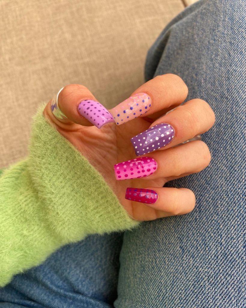 21 Striking Cyber Dot Nails For Your Inspiration