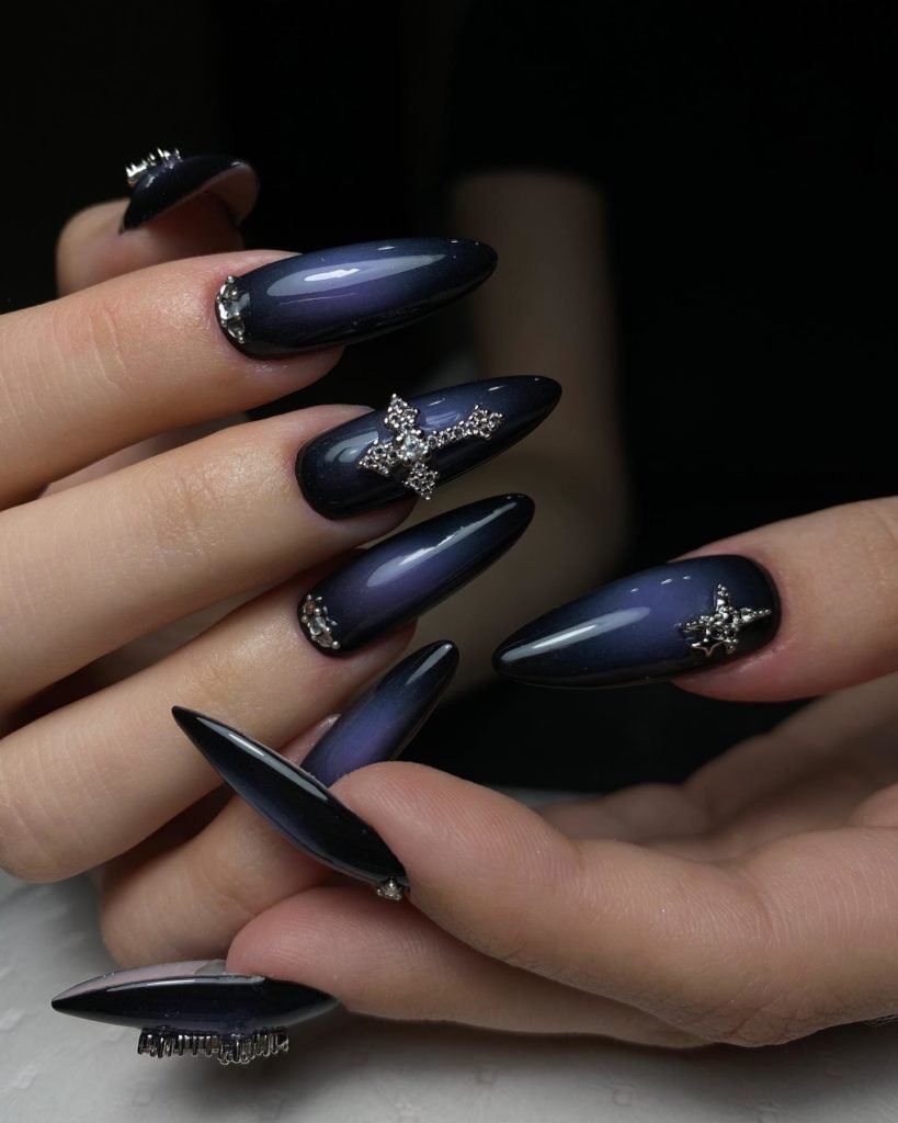 39 Trendy Black Nails – Edgy and Chic Mani Inspo for 2024