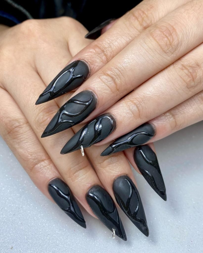 39 Trendy Black Nails – Edgy and Chic Mani Inspo for 2024