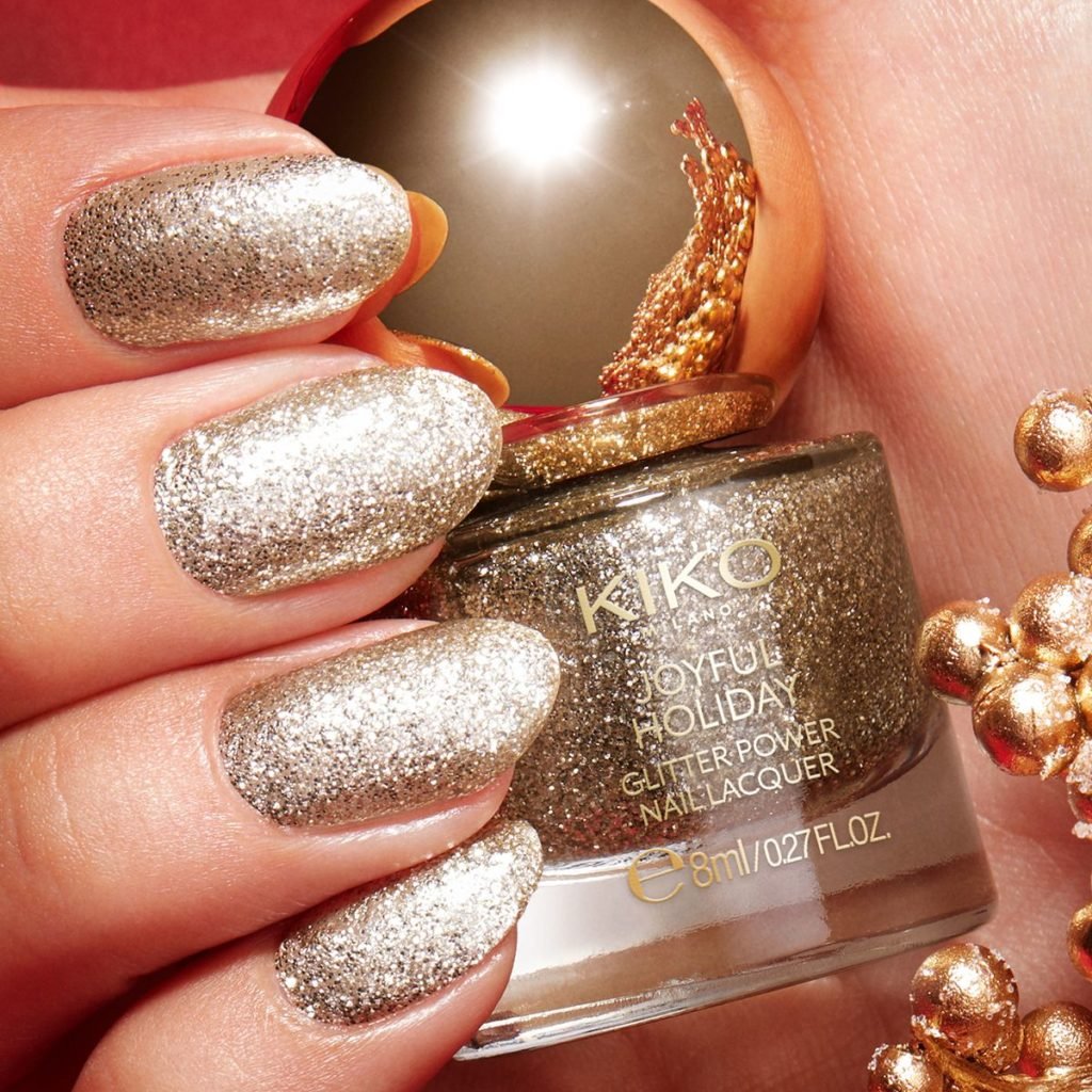 19 Cute & Classy Gold Glitter Nails to Feel Chic