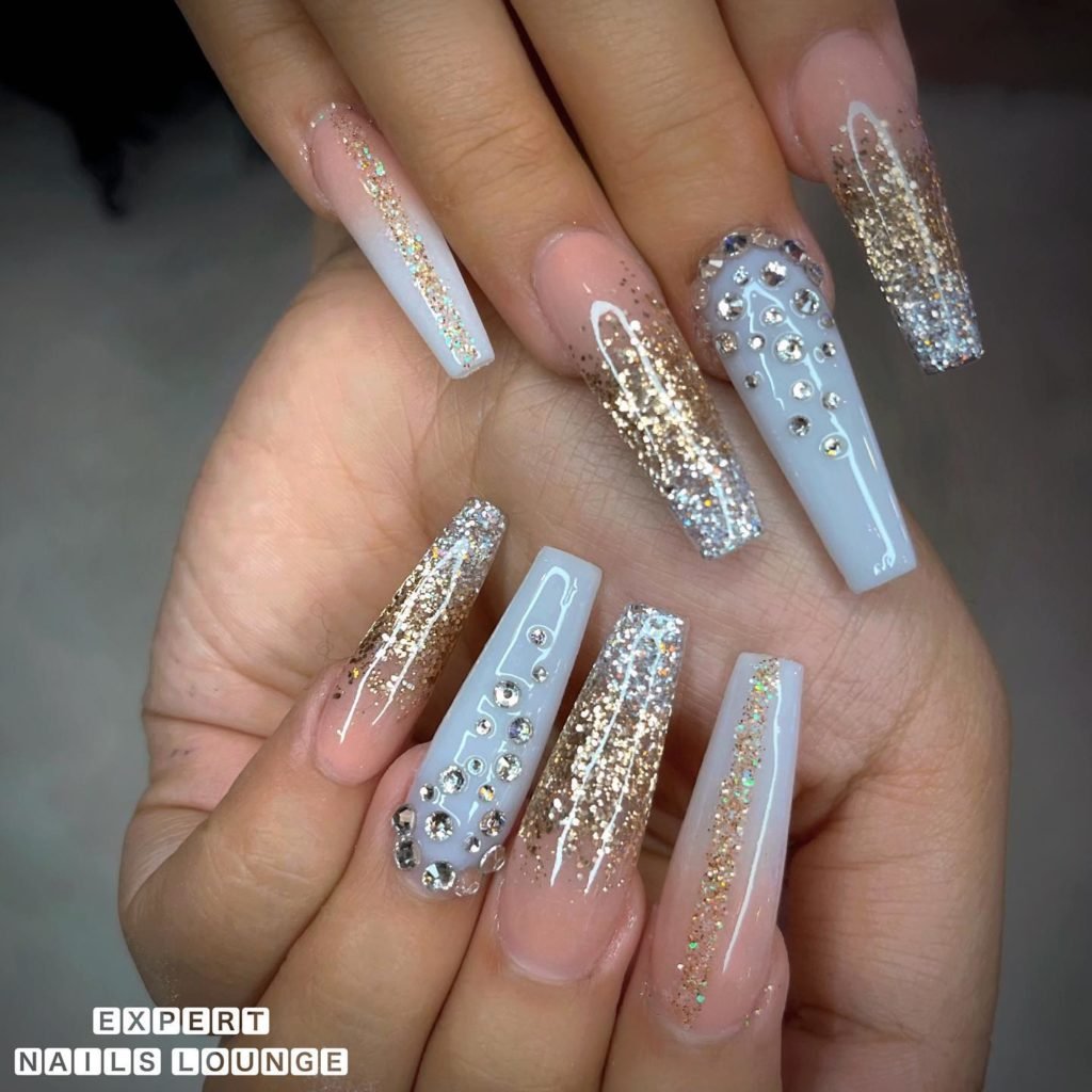 19 Cute & Classy Gold Glitter Nails to Feel Chic