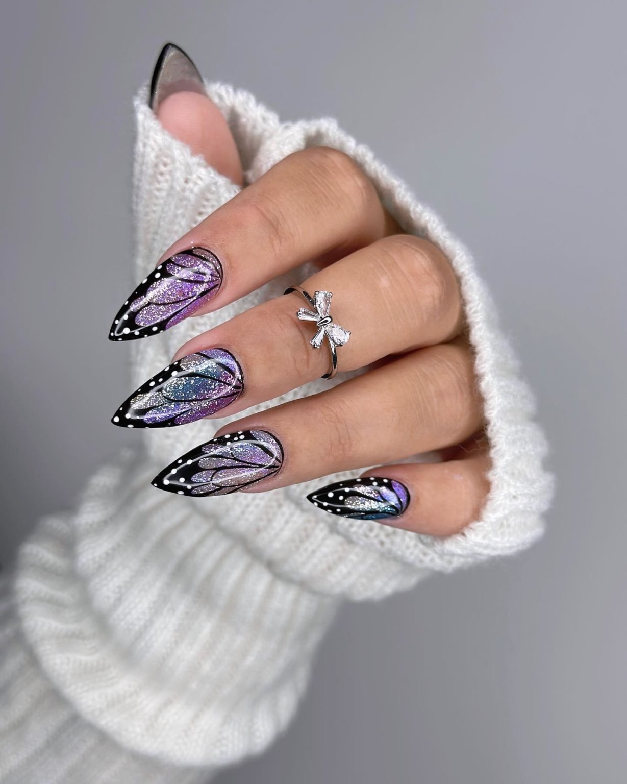 17 Dainty and Cute Butterfly Nails Inspo