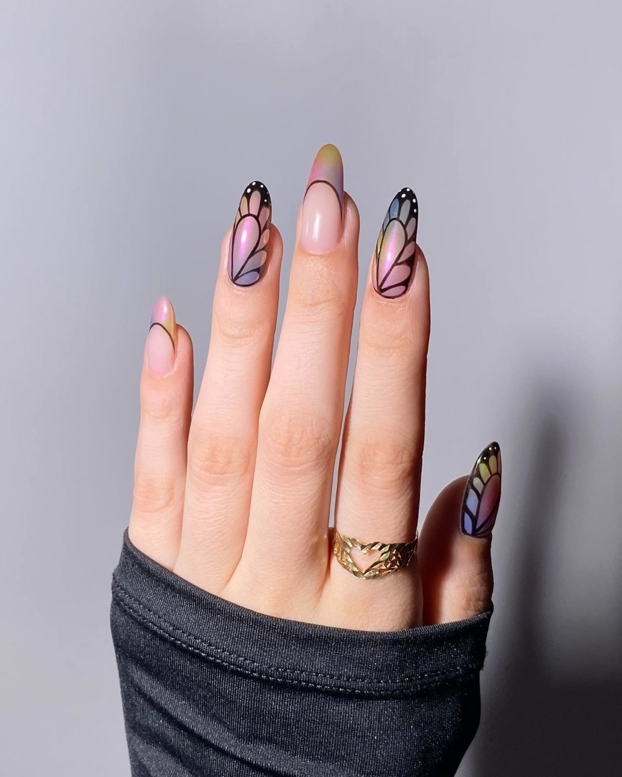17 Dainty and Cute Butterfly Nails Inspo