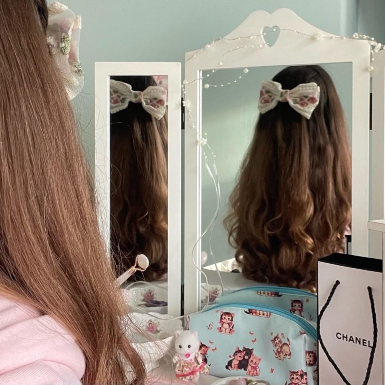 20 Adorable Coquette Hairstyles to Feel Like a Disney Princess