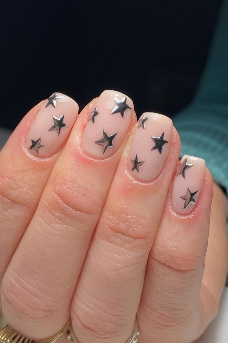 40 Striking Chrome Star Nails Inspo for a Fun & Trendy Manicure