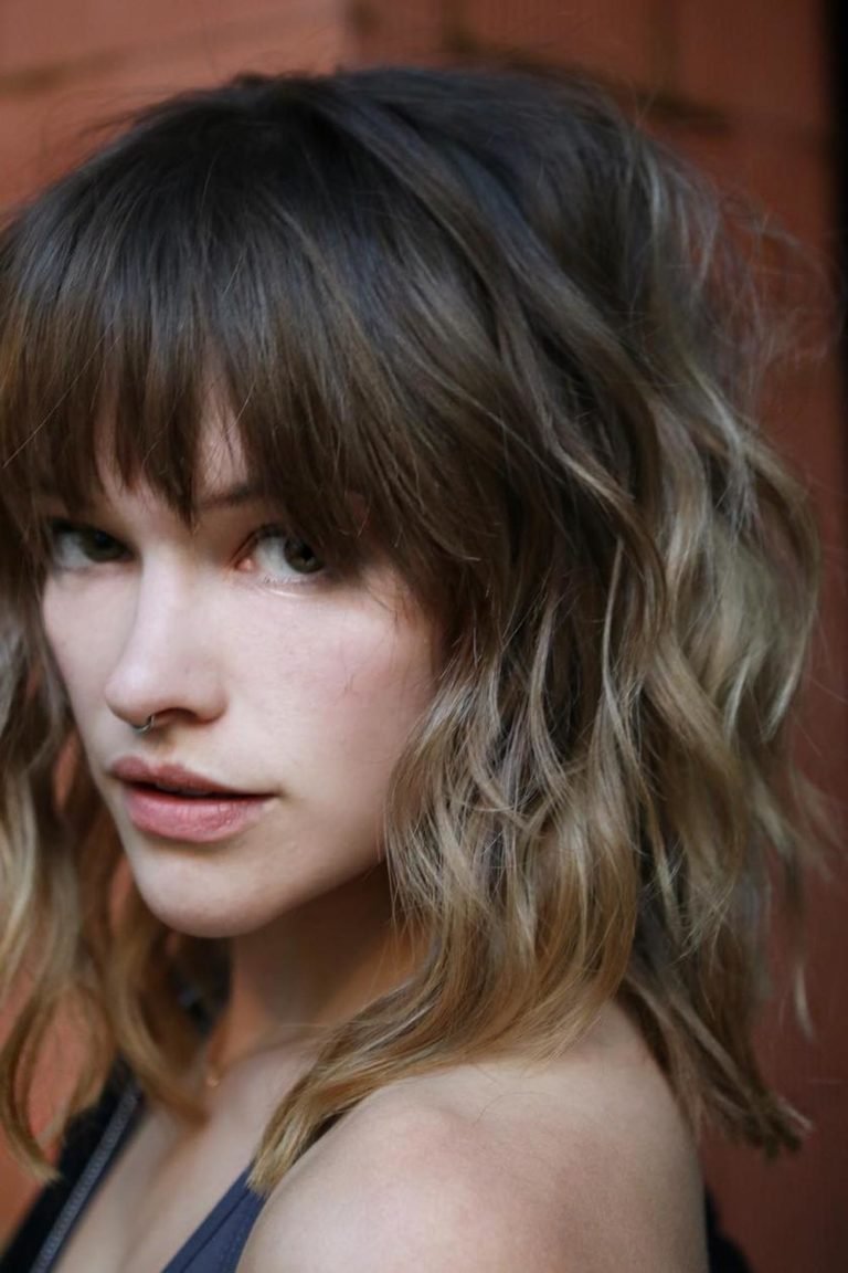 25 Cute & Trendy Shoulder Length Hairstyles For 2024