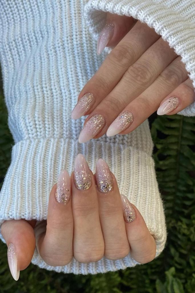 22 Cute & Chic White Glitter Nails for Your Wedding Mani Inspo