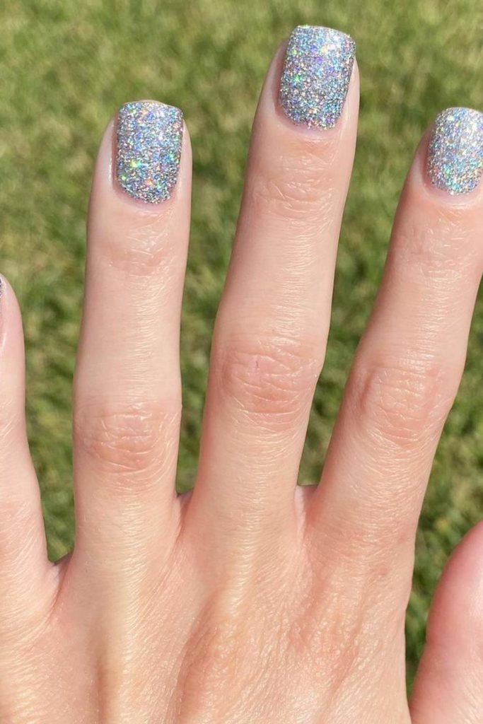 25 Sparkly Silver Glitter Nails Ideas for a Dazzling Mani