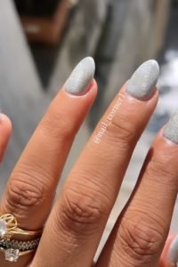 25 Sparkly Silver Glitter Nails Ideas for a Dazzling Mani